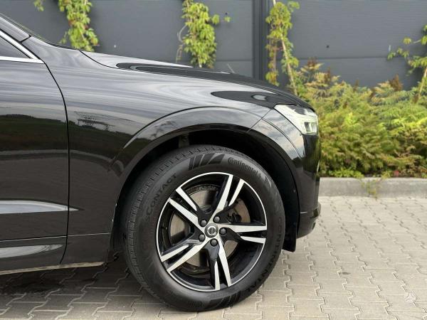 Black Volvo XC60 2018 in Vilnius, with an engine capacity of 1.97 L and mileage of 289 thousand km for 17950 €, photo 8 on AUTOMOTO.COM.LV