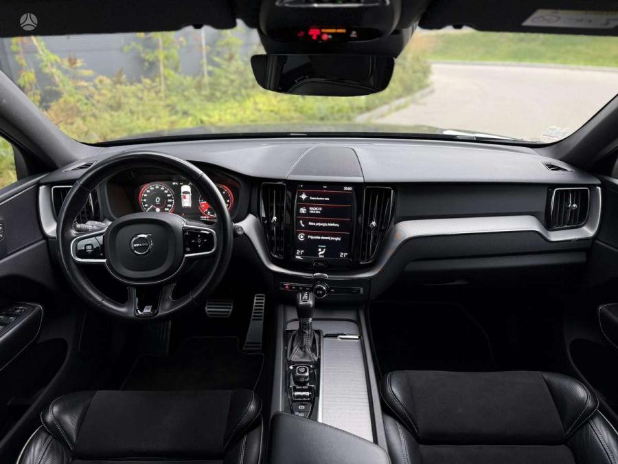 Black Volvo XC60 2018 in Vilnius, with an engine capacity of 1.97 L and mileage of 289 thousand km for 17950 €, photo 9 on AUTOMOTO.COM.LV