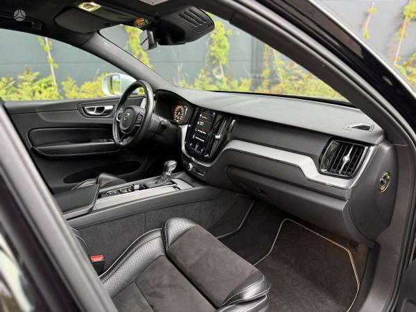 Black Volvo XC60 2018 in Vilnius, with an engine capacity of 1.97 L and mileage of 289 thousand km for 17950 €, photo 10 on AUTOMOTO.COM.LV