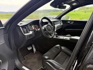 Black Volvo XC60 2018 in Vilnius, with an engine capacity of 1.97 L and mileage of 289 thousand km for 17950 €, photo 11 on AUTOMOTO.COM.LV