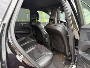 Black Volvo XC60 2018 in Vilnius, with an engine capacity of 1.97 L and mileage of 289 thousand km for 17950 €, photo 13 on AUTOMOTO.COM.LV
