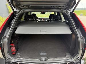 Black Volvo XC60 2018 in Vilnius, with an engine capacity of 1.97 L and mileage of 289 thousand km for 17950 €, photo 14 on AUTOMOTO.COM.LV