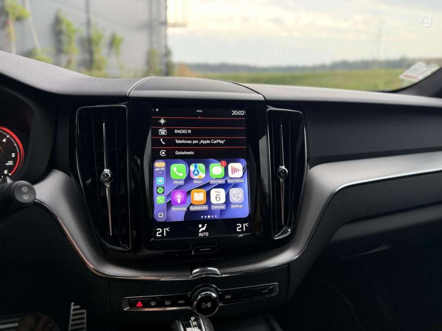 Black Volvo XC60 2018 in Vilnius, with an engine capacity of 1.97 L and mileage of 289 thousand km for 17950 €, photo 17 on AUTOMOTO.COM.LV