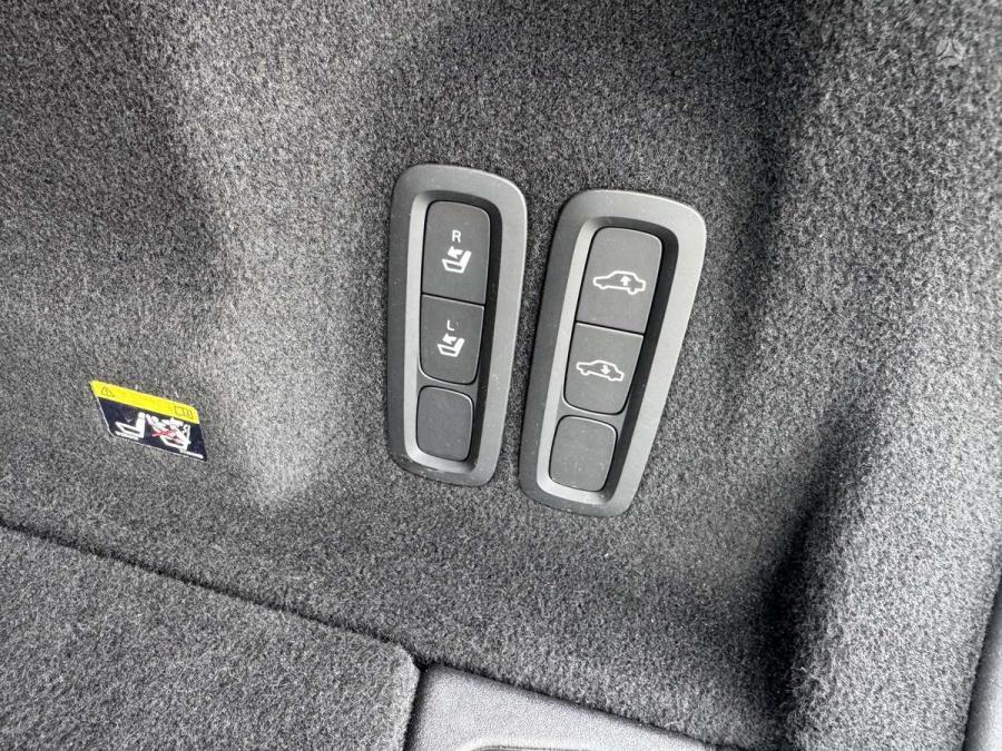 Melns Volvo XC60 2018 Tauragė, ar dzinēja tilpumu 1.97 L un nobraukumu 226 tūkst. km par 18700 €, foto 17 vietnē AUTOMOTO.COM.LV