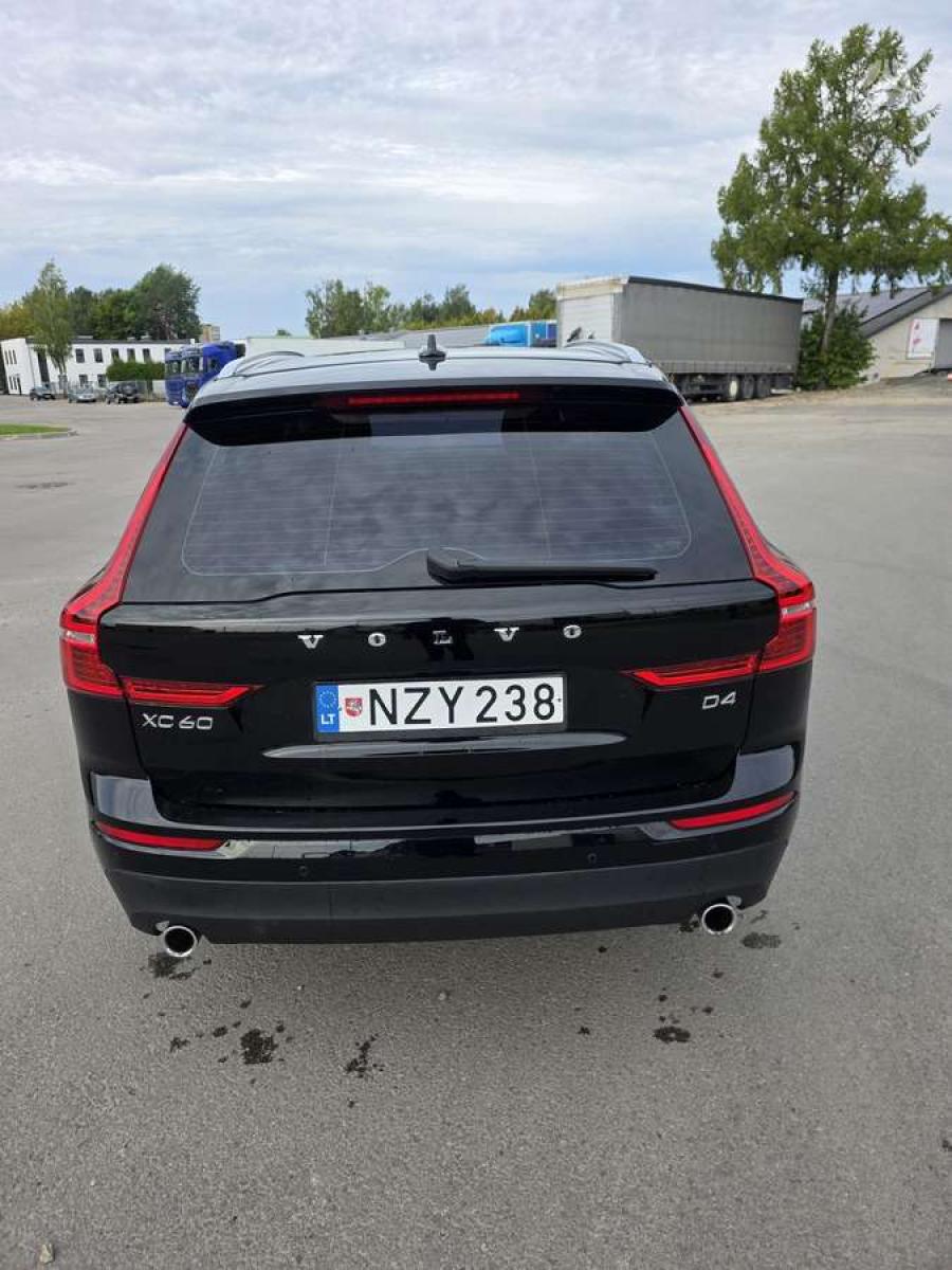 Black Volvo XC60 2018 in Siauliai, with an engine capacity of 1.97 L and mileage of 212 thousand km for 18000 €, photo 3 on AUTOMOTO.COM.LV
