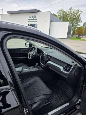 Black Volvo XC60 2018 in Siauliai, with an engine capacity of 1.97 L and mileage of 212 thousand km for 18000 €, photo 8 on AUTOMOTO.COM.LV