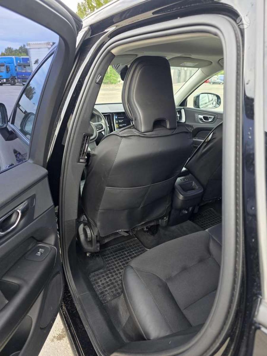 Black Volvo XC60 2018 in Siauliai, with an engine capacity of 1.97 L and mileage of 212 thousand km for 18000 €, photo 9 on AUTOMOTO.COM.LV