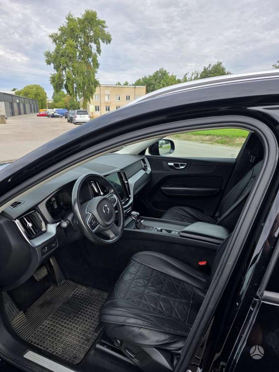 Black Volvo XC60 2018 in Siauliai, with an engine capacity of 1.97 L and mileage of 212 thousand km for 18000 €, photo 10 on AUTOMOTO.COM.LV