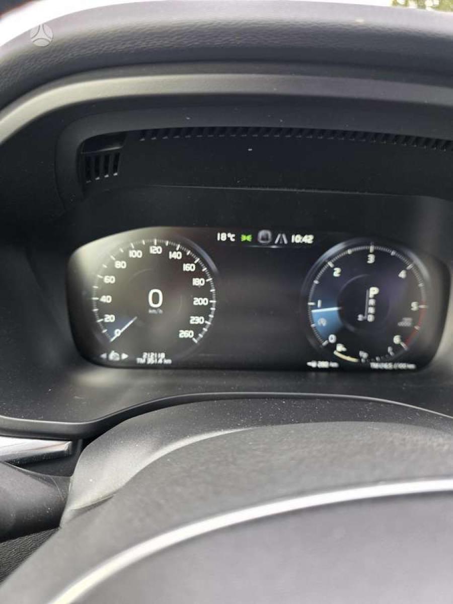 Black Volvo XC60 2018 in Siauliai, with an engine capacity of 1.97 L and mileage of 212 thousand km for 18000 €, photo 14 on AUTOMOTO.COM.LV