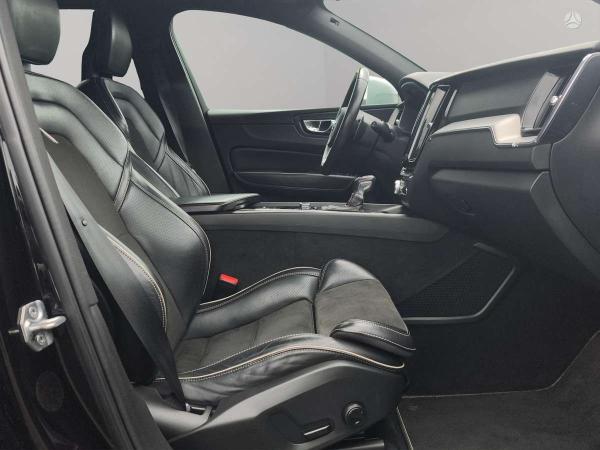 Melns Volvo XC60 2018 Viļņa, ar dzinēja tilpumu 2.00 L un nobraukumu 183 tūkst. km par 23499 €, foto 9 vietnē AUTOMOTO.COM.LV