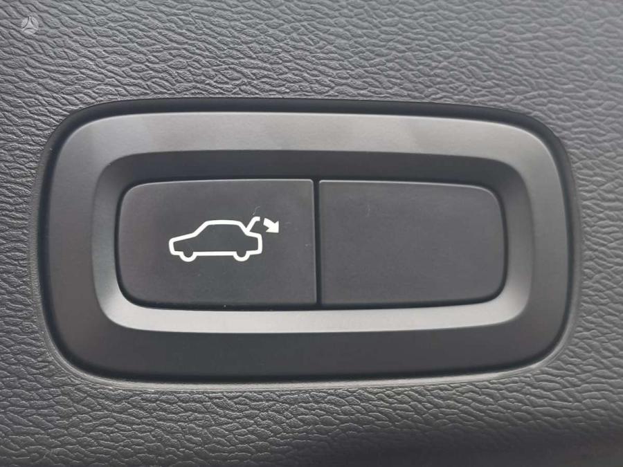 Melns Volvo XC60 2018 Viļņa, ar dzinēja tilpumu 2.00 L un nobraukumu 183 tūkst. km par 23499 €, foto 14 vietnē AUTOMOTO.COM.LV