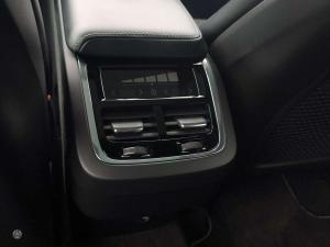 Melns Volvo XC60 2018 Viļņa, ar dzinēja tilpumu 2.00 L un nobraukumu 183 tūkst. km par 23499 €, foto 17 vietnē AUTOMOTO.COM.LV