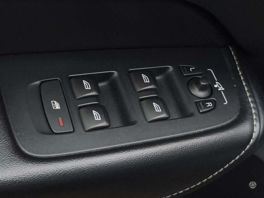 Melns Volvo XC60 2018 Viļņa, ar dzinēja tilpumu 2.00 L un nobraukumu 183 tūkst. km par 23499 €, foto 18 vietnē AUTOMOTO.COM.LV
