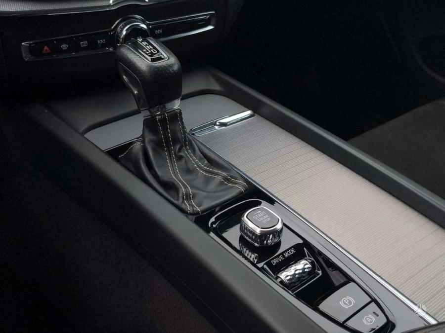 Melns Volvo XC60 2018 Viļņa, ar dzinēja tilpumu 2.00 L un nobraukumu 183 tūkst. km par 23499 €, foto 20 vietnē AUTOMOTO.COM.LV