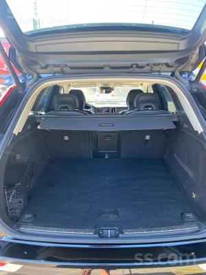 Black Volvo XC60 2018 in Riga, with an engine capacity of 2.00 L and mileage of 126 thousand km for 20750 €, photo 5 on AUTOMOTO.COM.LV