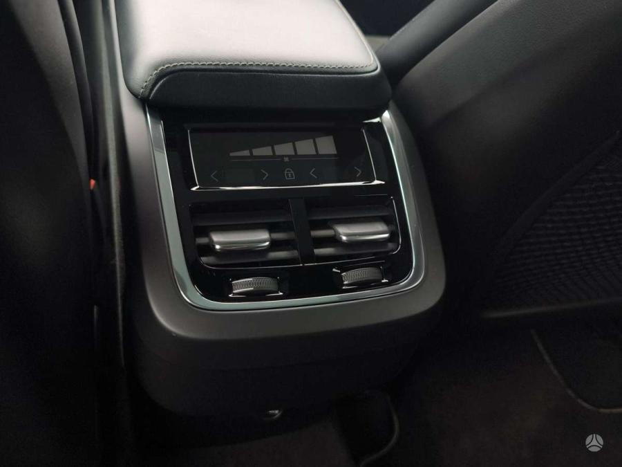 Black Volvo XC60 2018 in Vilnius, with an engine capacity of 2.00 L and mileage of 183 thousand km for 23499 €, photo 17 on AUTOMOTO.COM.LV