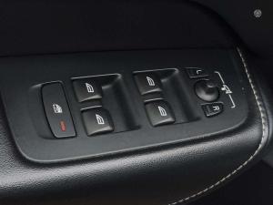 Black Volvo XC60 2018 in Vilnius, with an engine capacity of 2.00 L and mileage of 183 thousand km for 23499 €, photo 18 on AUTOMOTO.COM.LV