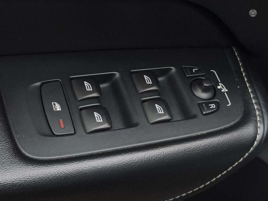 Black Volvo XC60 2018 in Vilnius, with an engine capacity of 2.00 L and mileage of 183 thousand km for 23499 €, photo 18 on AUTOMOTO.COM.LV