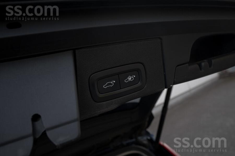 Melns Volvo XC60 2018 Jelgava, ar dzinēja tilpumu 2.00 L un nobraukumu 290 tūkst. km par 22500 €, foto 16 vietnē AUTOMOTO.COM.LV