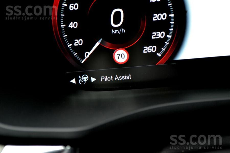 Black Volvo XC60 2018 in Tukums, with an engine capacity of 2.00 L and mileage of 254 thousand km for 20990 €, photo 21 on AUTOMOTO.COM.LV
