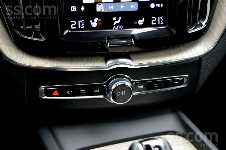 Black Volvo XC60 2018 in Tukums, with an engine capacity of 2.00 L and mileage of 254 thousand km for 20990 €, photo 22 on AUTOMOTO.COM.LV