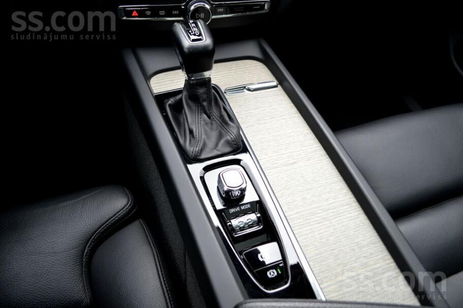 Black Volvo XC60 2018 in Tukums, with an engine capacity of 2.00 L and mileage of 254 thousand km for 20990 €, photo 23 on AUTOMOTO.COM.LV