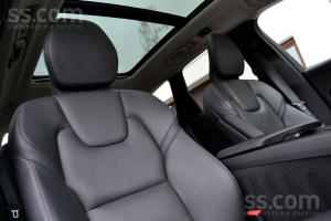 Black Volvo XC60 2018 in Tukums, with an engine capacity of 2.00 L and mileage of 254 thousand km for 20990 €, photo 32 on AUTOMOTO.COM.LV