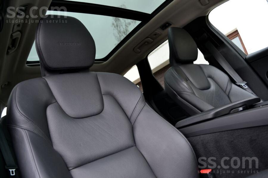 Black Volvo XC60 2018 in Tukums, with an engine capacity of 2.00 L and mileage of 254 thousand km for 20990 €, photo 32 on AUTOMOTO.COM.LV
