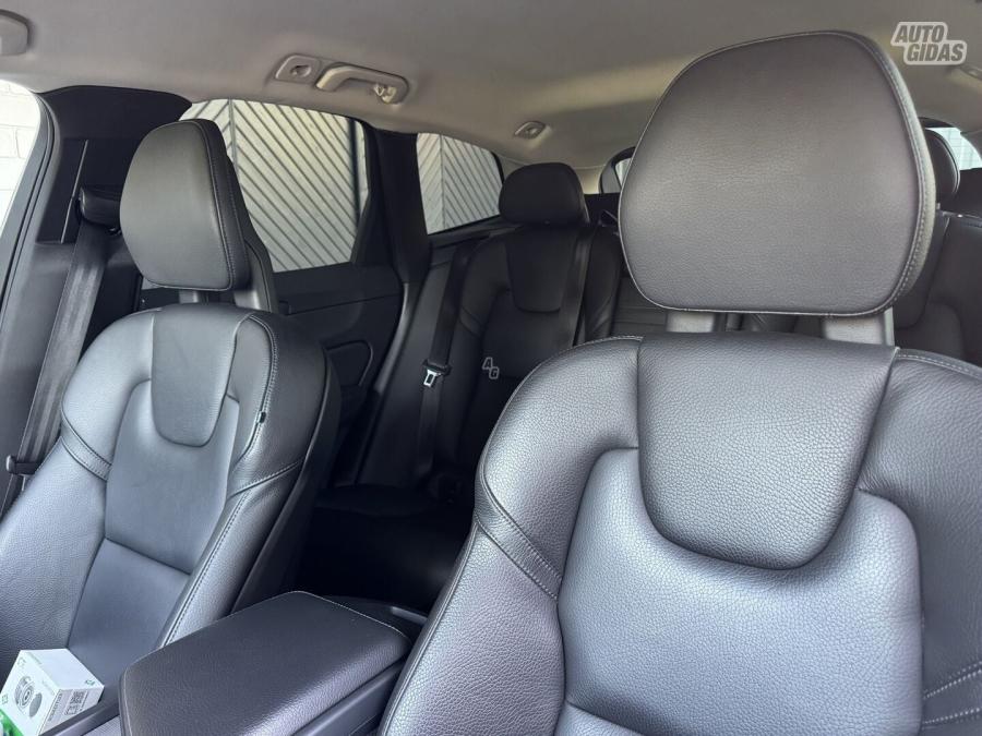 Black Volvo XC60 2018 in Marijampole, with an engine capacity of 2.00 L and mileage of 152 thousand km for 18999 €, photo 12 on AUTOMOTO.COM.LV