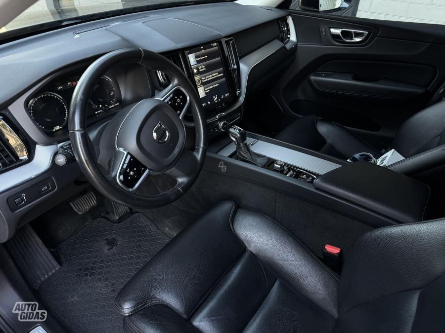 Black Volvo XC60 2018 in Marijampole, with an engine capacity of 2.00 L and mileage of 152 thousand km for 18999 €, photo 13 on AUTOMOTO.COM.LV