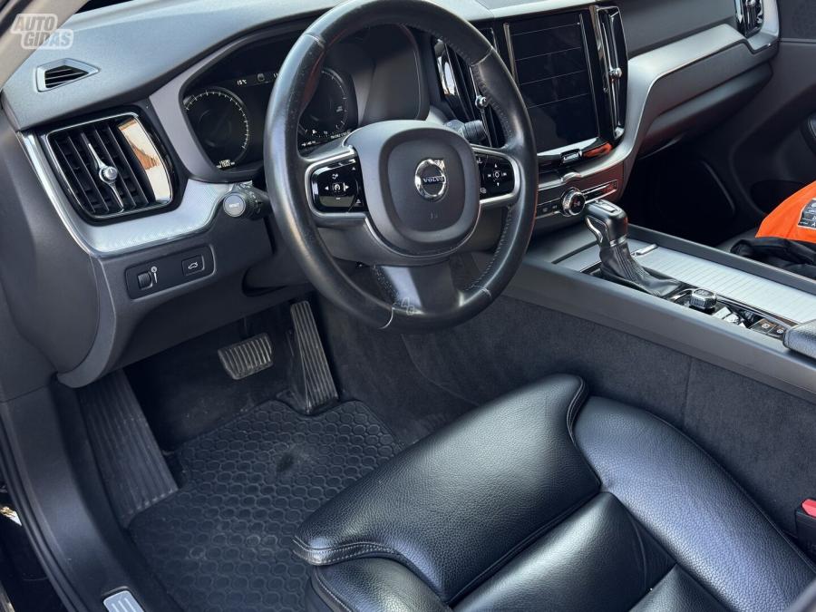Black Volvo XC60 2018 in Marijampole, with an engine capacity of 2.00 L and mileage of 152 thousand km for 18999 €, photo 15 on AUTOMOTO.COM.LV