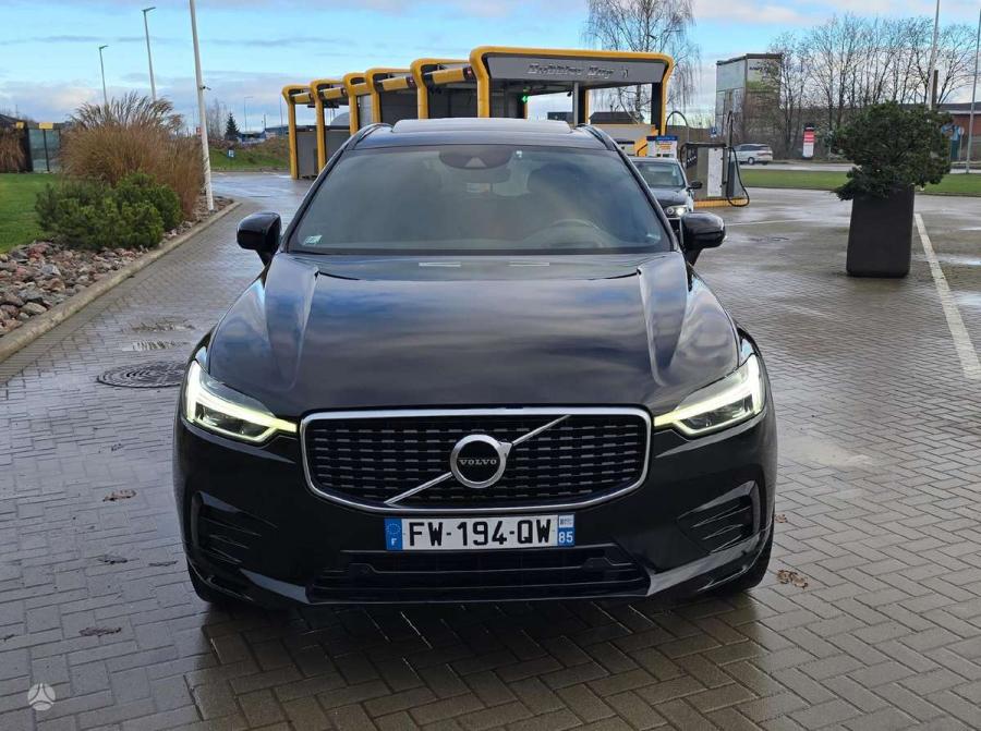 Black Volvo XC60 2019 in Taurage, with an engine capacity of 1.97 L and mileage of 263 thousand km for 18800 €, photo 3 on AUTOMOTO.COM.LV