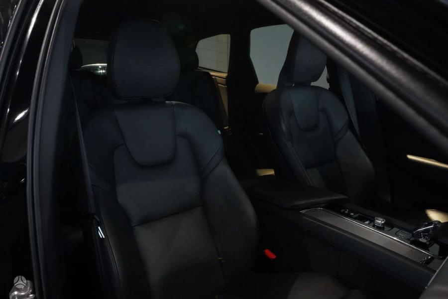 Black Volvo XC60 2019 in Vilnius, with an engine capacity of 1.97 L and mileage of 131 thousand km for 31900 €, photo 11 on AUTOMOTO.COM.LV