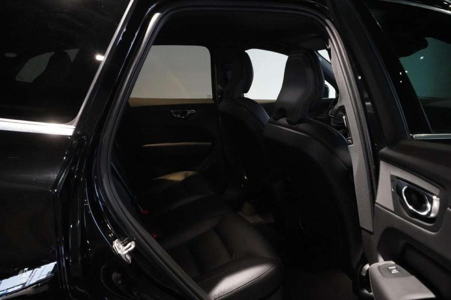 Black Volvo XC60 2019 in Vilnius, with an engine capacity of 1.97 L and mileage of 131 thousand km for 31900 €, photo 12 on AUTOMOTO.COM.LV