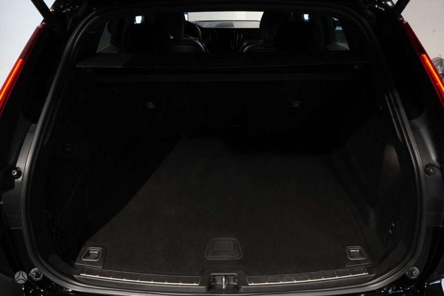 Black Volvo XC60 2019 in Vilnius, with an engine capacity of 1.97 L and mileage of 131 thousand km for 31900 €, photo 13 on AUTOMOTO.COM.LV