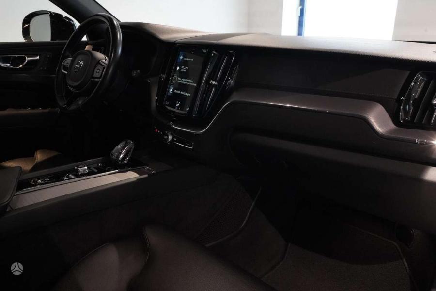 Black Volvo XC60 2019 in Vilnius, with an engine capacity of 1.97 L and mileage of 131 thousand km for 31900 €, photo 15 on AUTOMOTO.COM.LV