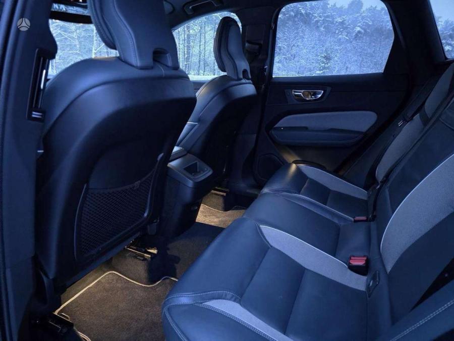 Melns Volvo XC60 2019 Trakai, ar dzinēja tilpumu 1.97 L un nobraukumu 190 tūkst. km par 28800 €, foto 32 vietnē AUTOMOTO.COM.LV