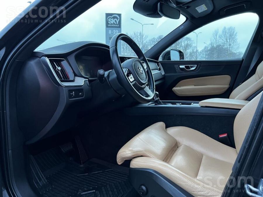 Black Volvo XC60 2019 in Jelgava, with an engine capacity of 2.00 L and mileage of 268 thousand km for 22300 €, photo 8 on AUTOMOTO.COM.LV