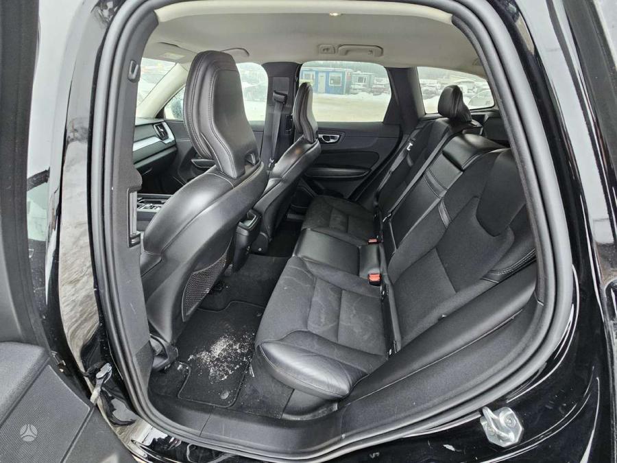 Black Volvo XC60 2019 in Vilnius, with an engine capacity of 1.97 L and mileage of 179 thousand km for 16950 €, photo 8 on AUTOMOTO.COM.LV