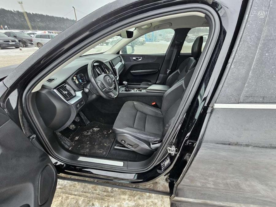 Black Volvo XC60 2019 in Vilnius, with an engine capacity of 1.97 L and mileage of 179 thousand km for 16950 €, photo 9 on AUTOMOTO.COM.LV
