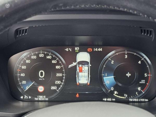 Melns Volvo XC60 2019 Viļņa, ar dzinēja tilpumu 1.97 L un nobraukumu 179 tūkst. km par 16950 €, foto 11 vietnē AUTOMOTO.COM.LV