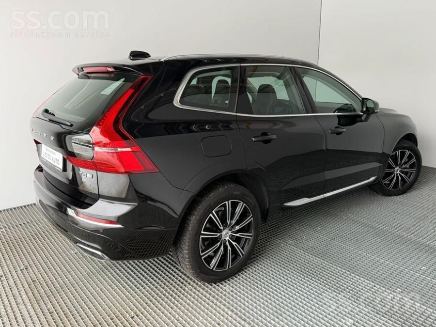 Black Volvo XC60 2019 in Riga, with an engine capacity of 2.00 L and mileage of 127 thousand km for 32490 €, photo 2 on AUTOMOTO.COM.LV
