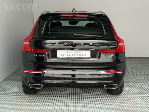 Black Volvo XC60 2019 in Riga, with an engine capacity of 2.00 L and mileage of 127 thousand km for 32490 €, photo 3 on AUTOMOTO.COM.LV