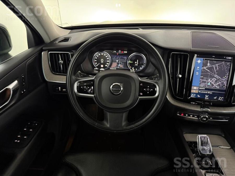 Black Volvo XC60 2019 in Riga, with an engine capacity of 2.00 L and mileage of 127 thousand km for 32490 €, photo 8 on AUTOMOTO.COM.LV