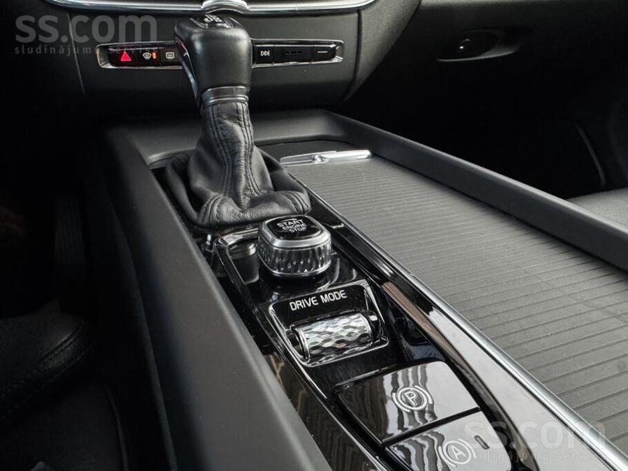 Melns Volvo XC60 2019 Valmiera, ar dzinēja tilpumu 2.00 L un nobraukumu 183 tūkst. km par 23900 €, foto 17 vietnē AUTOMOTO.COM.LV