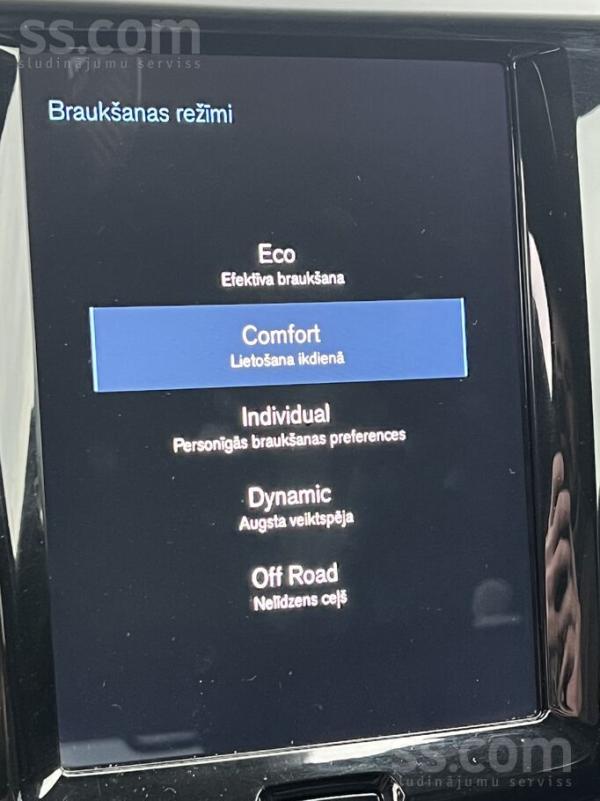 Black Volvo XC60 2019 in Valmiera, with an engine capacity of 2.00 L and mileage of 193 thousand km for 31599 €, photo 9 on AUTOMOTO.COM.LV