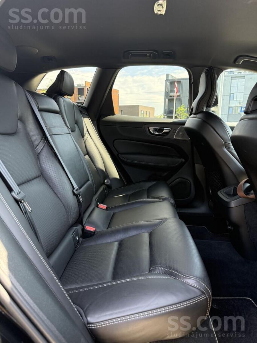 Melns Volvo XC60 2019 Rīga, ar dzinēja tilpumu 2.00 L un nobraukumu 130 tūkst. km par 28000 €, foto 15 vietnē AUTOMOTO.COM.LV