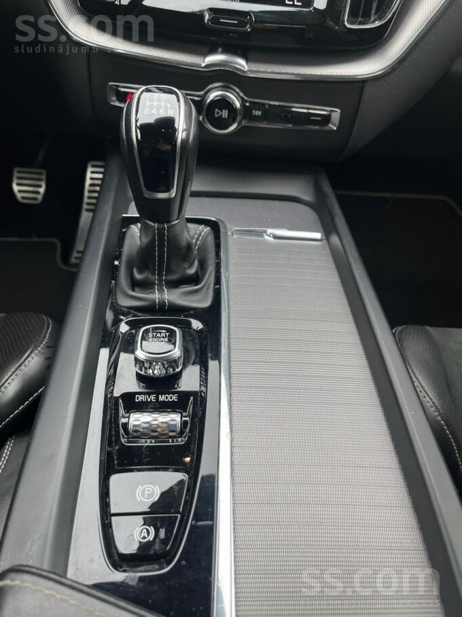 Melns Volvo XC60 2019 Rīga, ar dzinēja tilpumu 2.00 L un nobraukumu 0 tūkst. km par 19990 €, foto 10 vietnē AUTOMOTO.COM.LV