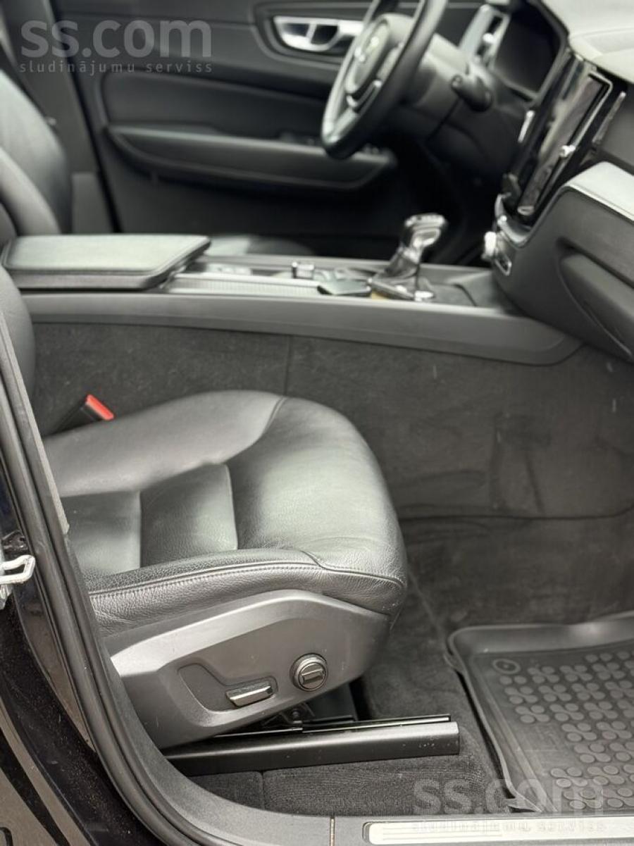 Black Volvo XC60 2019 in Riga, with an engine capacity of 2.00 L and mileage of 0 thousand km for 23800 €, photo 7 on AUTOMOTO.COM.LV