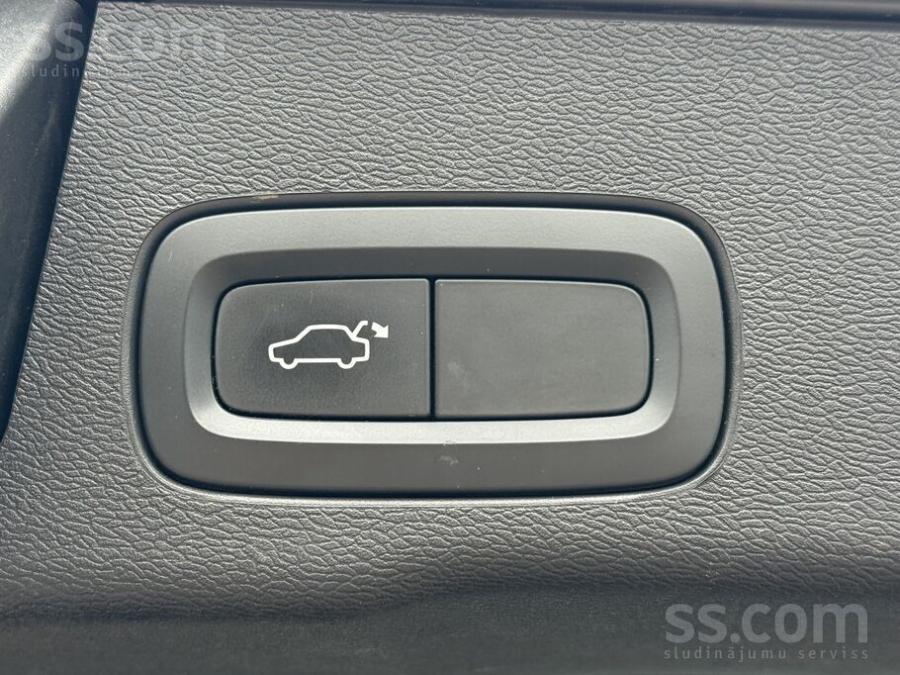 Black Volvo XC60 2019 in Riga, with an engine capacity of 2.00 L and mileage of 0 thousand km for 23800 €, photo 17 on AUTOMOTO.COM.LV